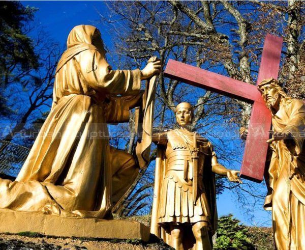 Jesus Carrying Cross Statue