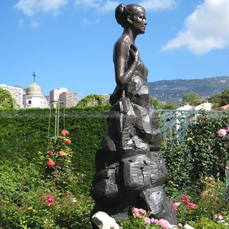Grace Kelly Sculpture