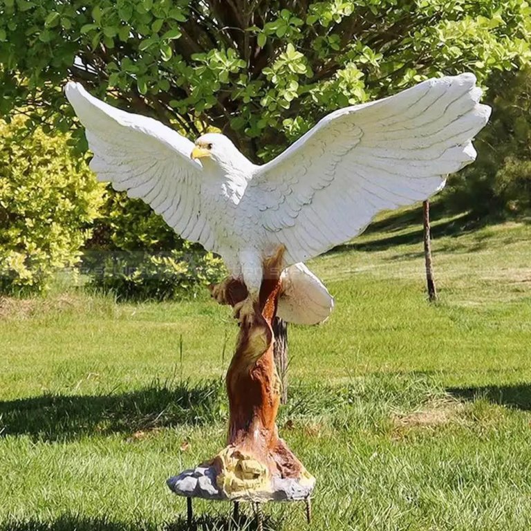 white bald eagle statue- Arturban Sculpture Supplier